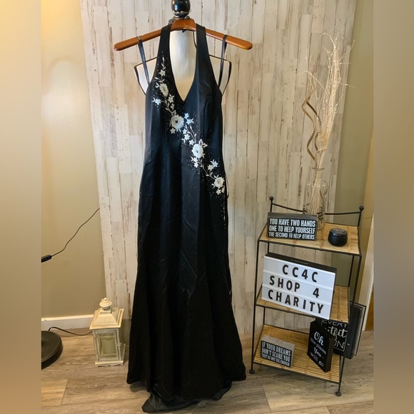 Morgan & Co. | Dresses | Morgan And Co Embroidered Prom Dress With A ...